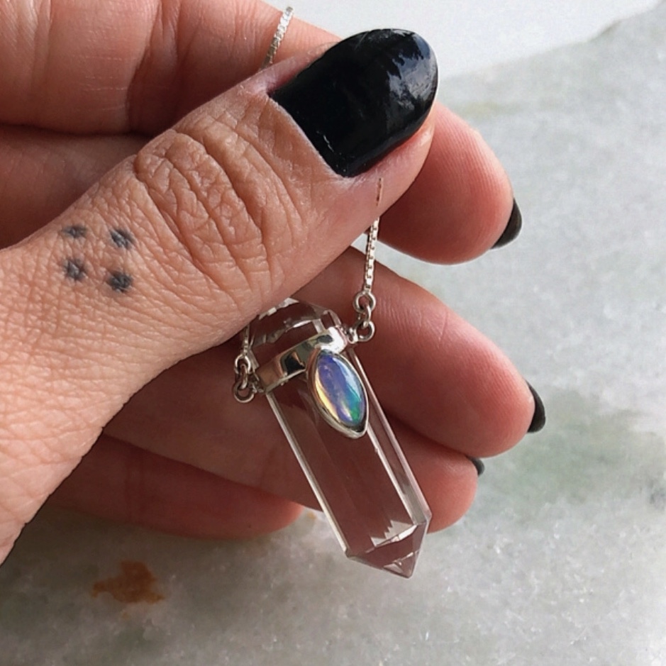 Colar cristal biterminado multifacetado com opala - Chakra Virtual
